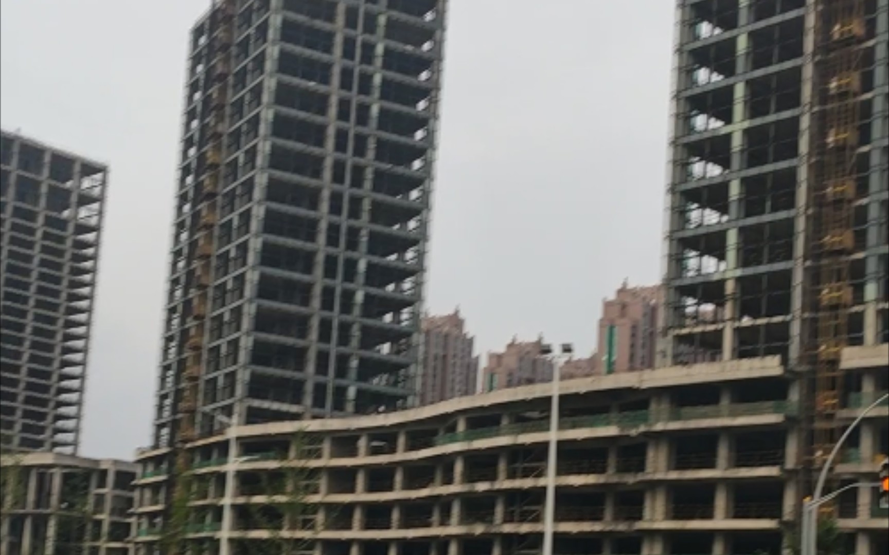 上海中环旁的商住烂尾楼