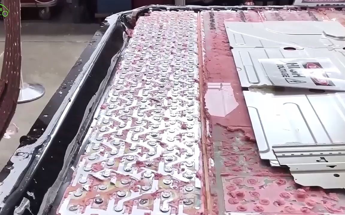 特斯拉Tesla Model Y 46800电池模组长啥样?—新能源汽车维修