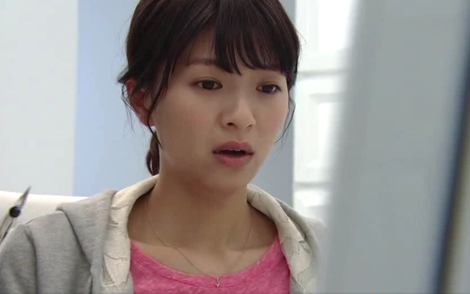 世界奇妙物语:美女死后来到阴间,得到一支笔,竟有这般神奇功能