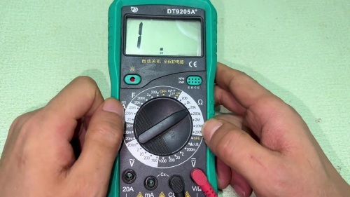 看一遍就会的万用表测漏电教程,蜂鸣档,欧姆档都能测,看看就会