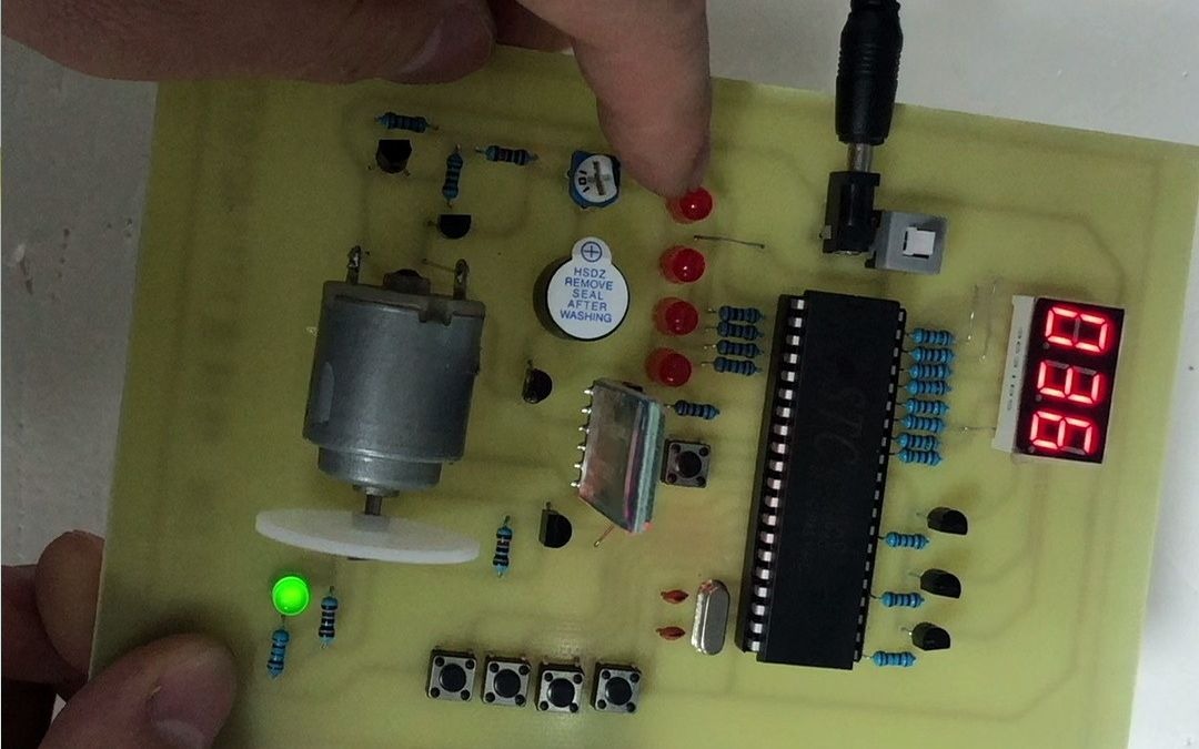 1128基于单片机的电子里程表设计(里程+蓝牙+数码管+PCB)