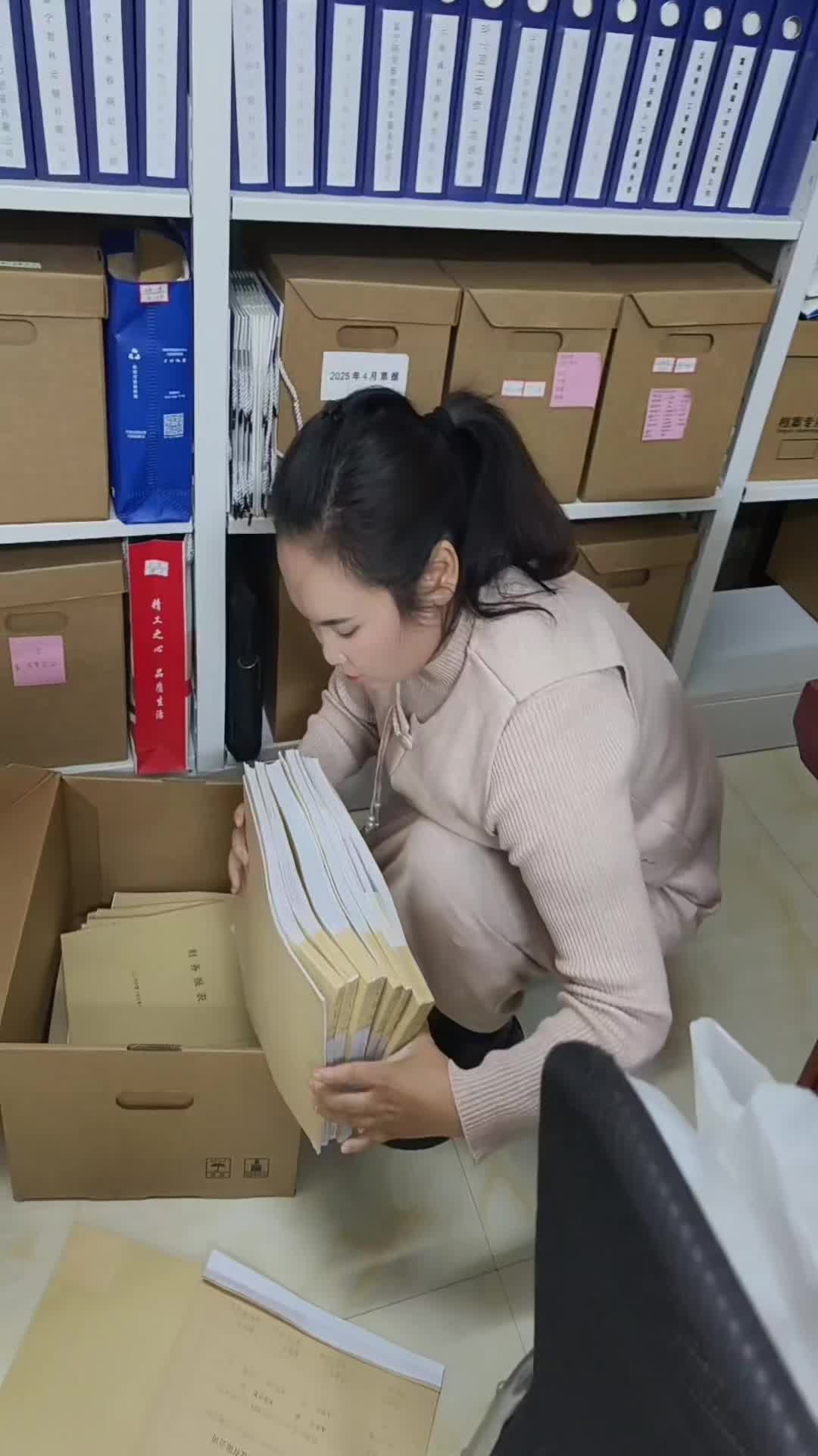 拿到营业执照后一定要在30天内做税务登记,正常记账报税,不论是公司...