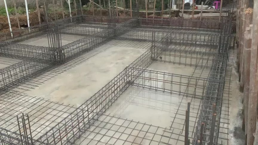 条形基础钢筋绑扎施工中#施工现场实拍 #记录工地生活 #施工现场