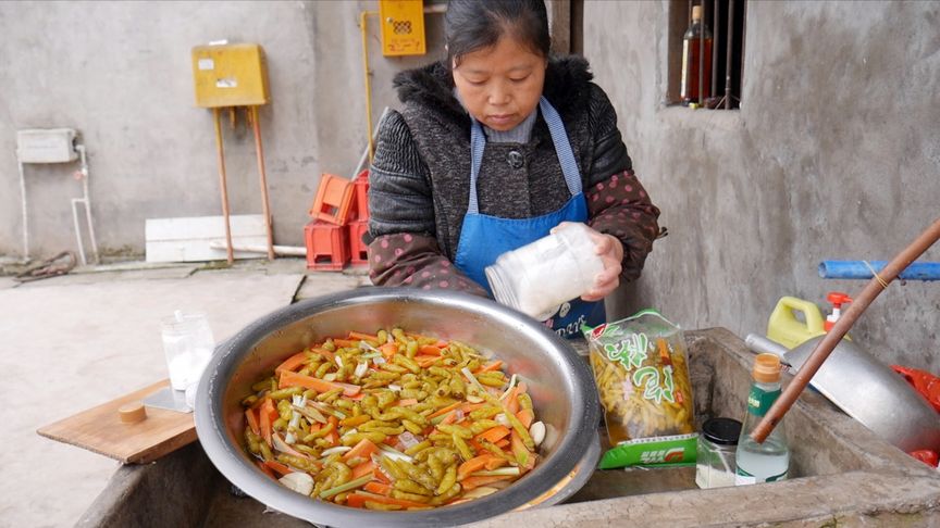 桃子妈教你做泡椒猪皮,做法超简单,三分钟快速学会,先收藏了!