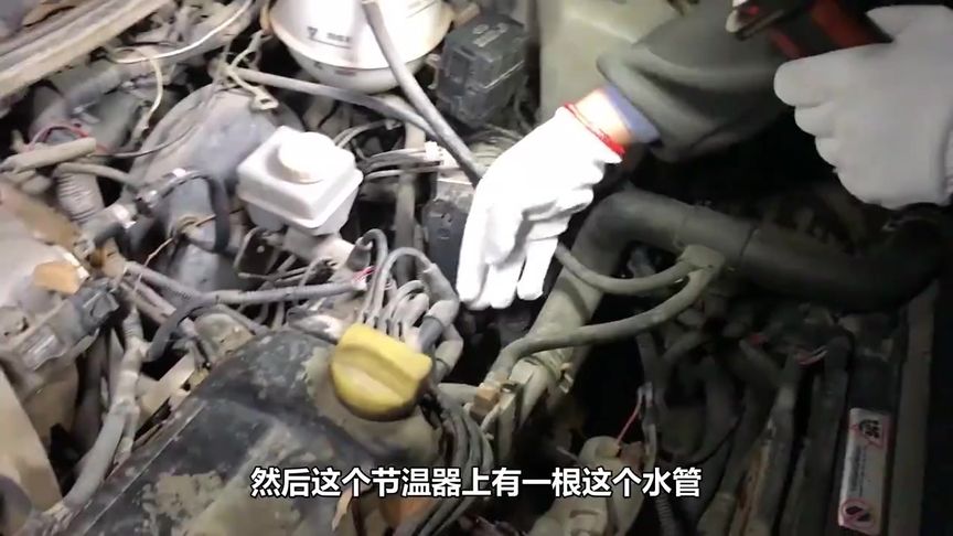 神奇！水煮汽车零件竟然会动，用实验揭秘节温器工作原理一看就懂