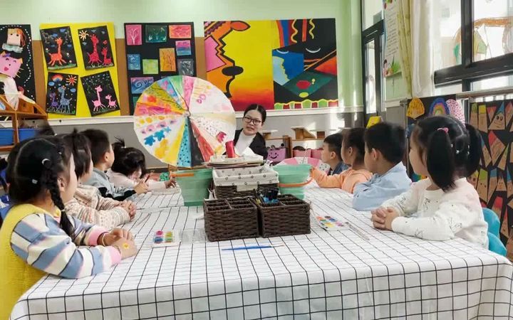 大班美术《爱美的小花伞》2023视频+教案