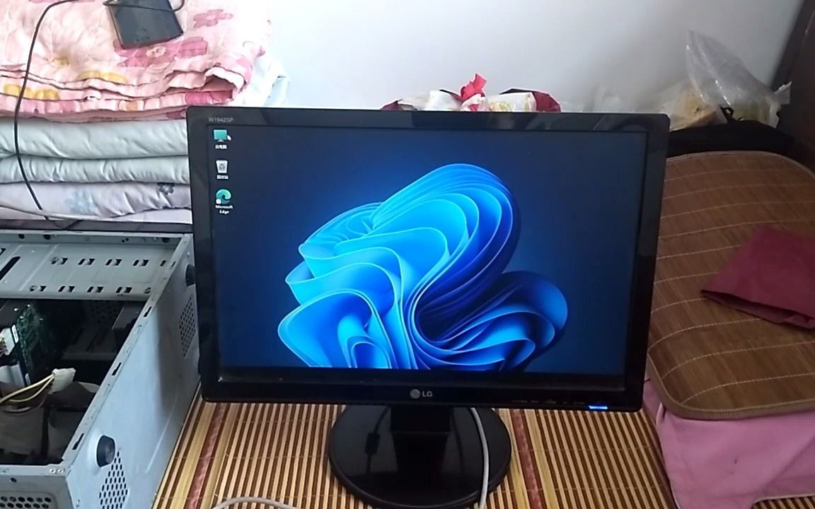 Windows 11,但运行在 IDE 机械硬盘上