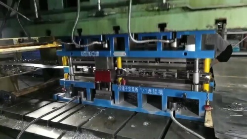 冲压连续模具