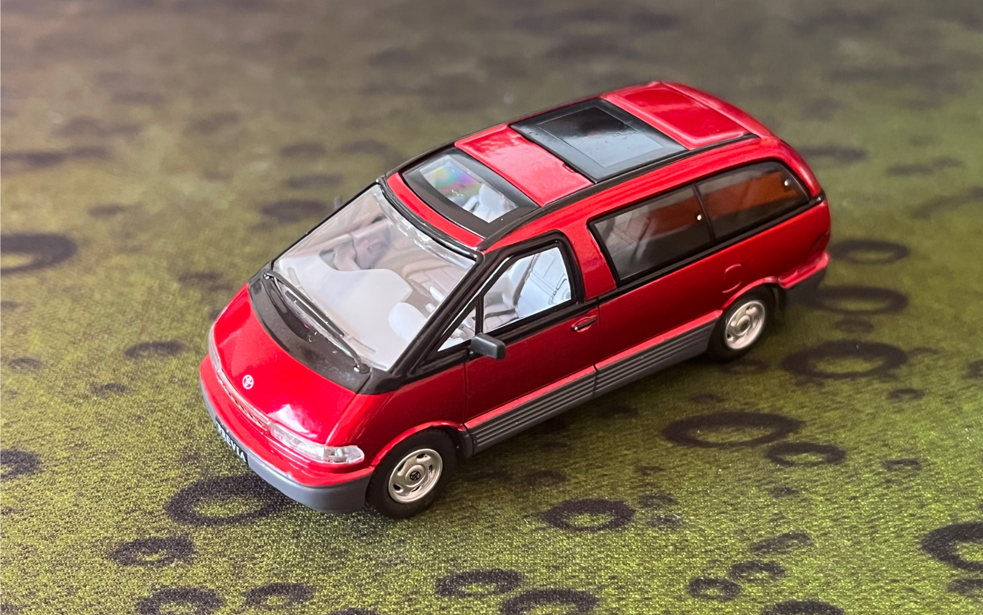 GCD丰田普瑞维亚丰田子弹头previa1/64合金车模