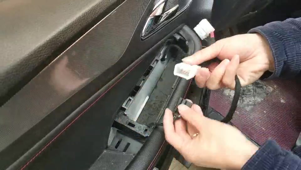 宝骏560升窗器安装视频教程