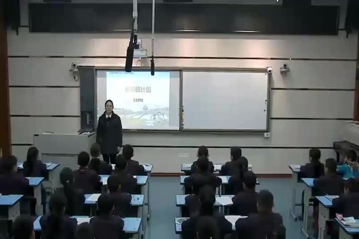 ...小学数学四年级上册_读懂条形统计图-李老师_优质课公开课教学视频