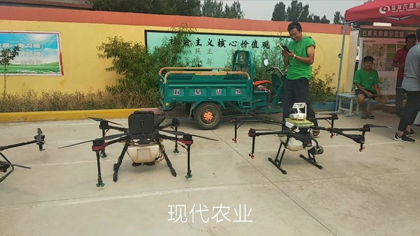 用无人机喷洒农药,一亩地多少钱?小伙儿说免费的。咋回事?