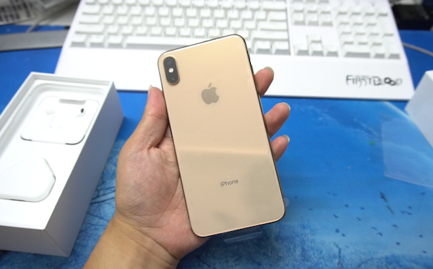 9780元买256G港版iPhoneXsMax,全新全套配件未激活,一起来拆封看...