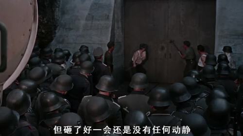 英军士兵徒手攀爬四百英尺悬崖,誓要摧毁德军K5列车炮