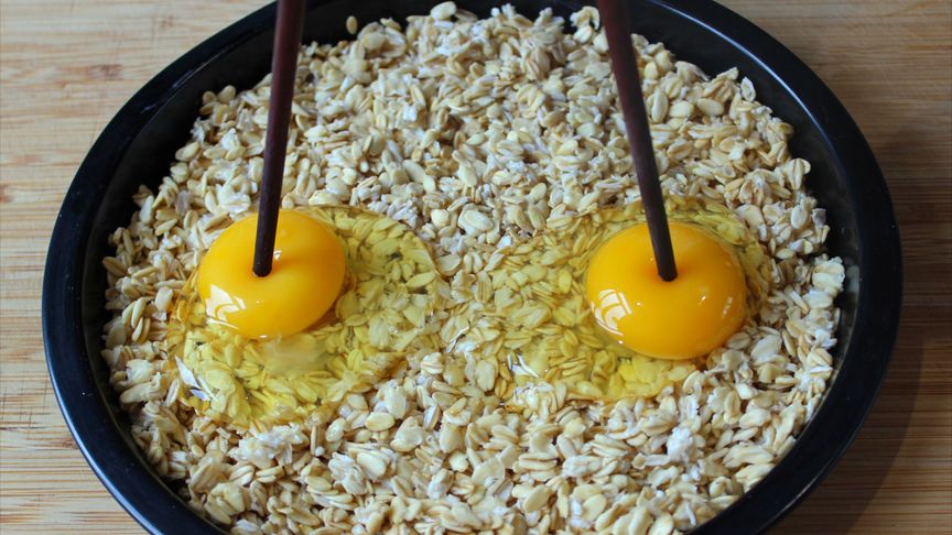燕麦又出新吃法,加2鸡蛋,4分钟1锅,学会早餐不用买,上桌扫光