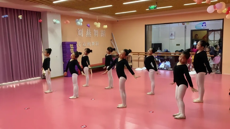 孩子们的考级顺利圆满结束,每一位孩子都表现优异