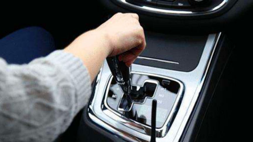 为何大家都买自动挡汽车,考驾照时却考手动挡驾照?