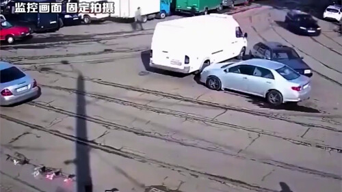 小车乱停车,车主回来发现里程表多了好几公里