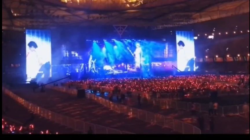 华晨宇#超燃演唱会,万人跟唱,真的太好听