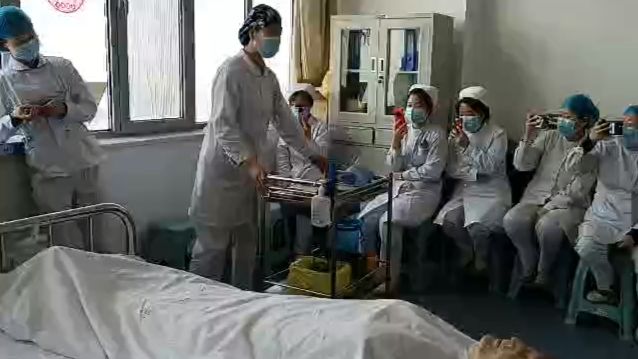 简易呼吸器操作视频