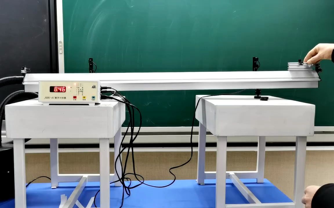 用气垫导轨验证机械能守恒定律,支柱间距与光电门间距相等,加速运动...