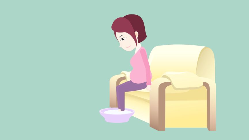 脚臭怎么办?用这四味中药煎水泡脚可缓解脚臭,普通药店就能买到
