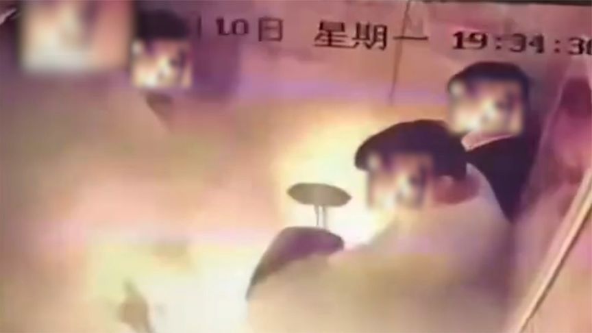 通报!成都一电动车电梯内突然爆炸,致5人烧伤,包括一名婴儿