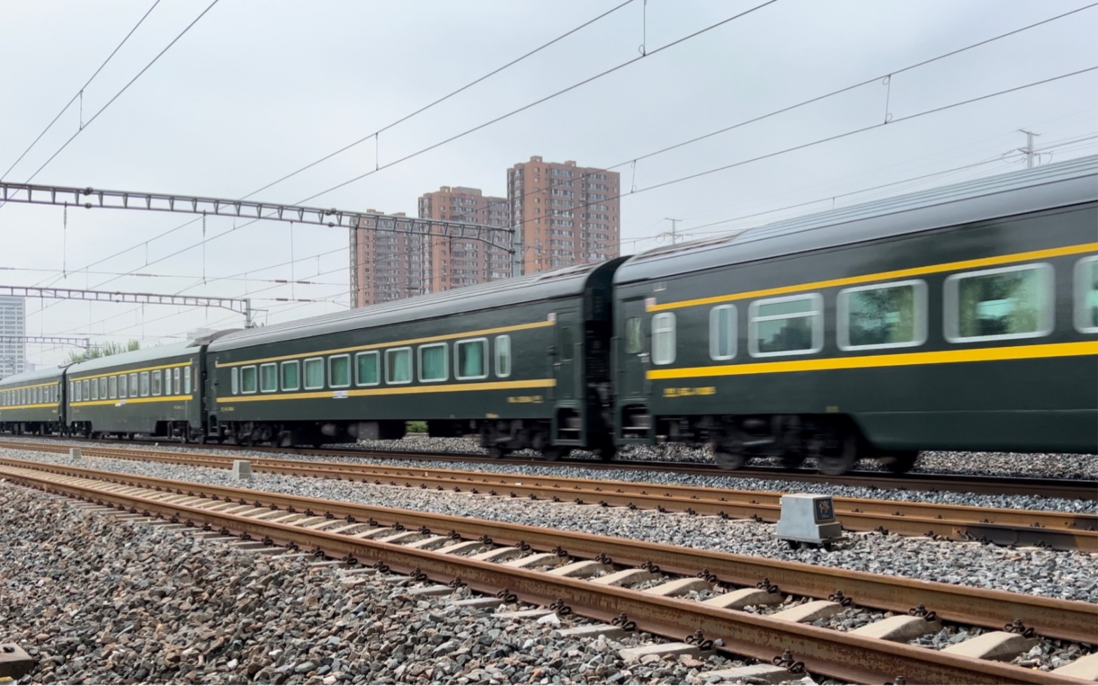 【铁路】首发!23.4.29 讷河至大连T332通过沈铁火车头佳园