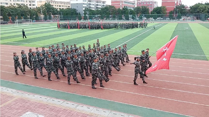 军训七天,就甩旗动作帅,怎么才能拿到第一?