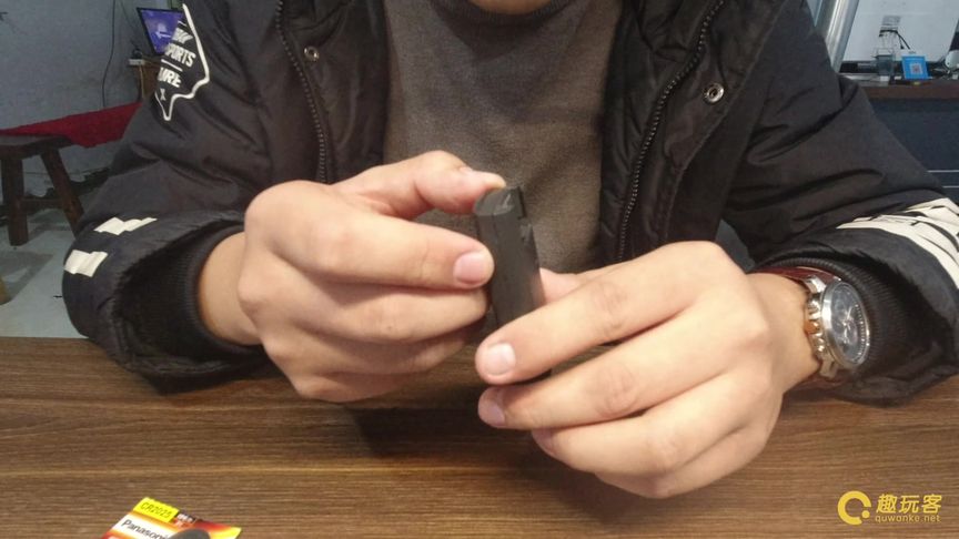 车钥匙电子没电了,小伙教你如何给马自达3换电子,其实很简单