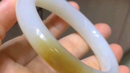 和田玉糖白玉手镯53口径,红糖白肉,白度好,糖色漂亮,密度高,油润十足,...
