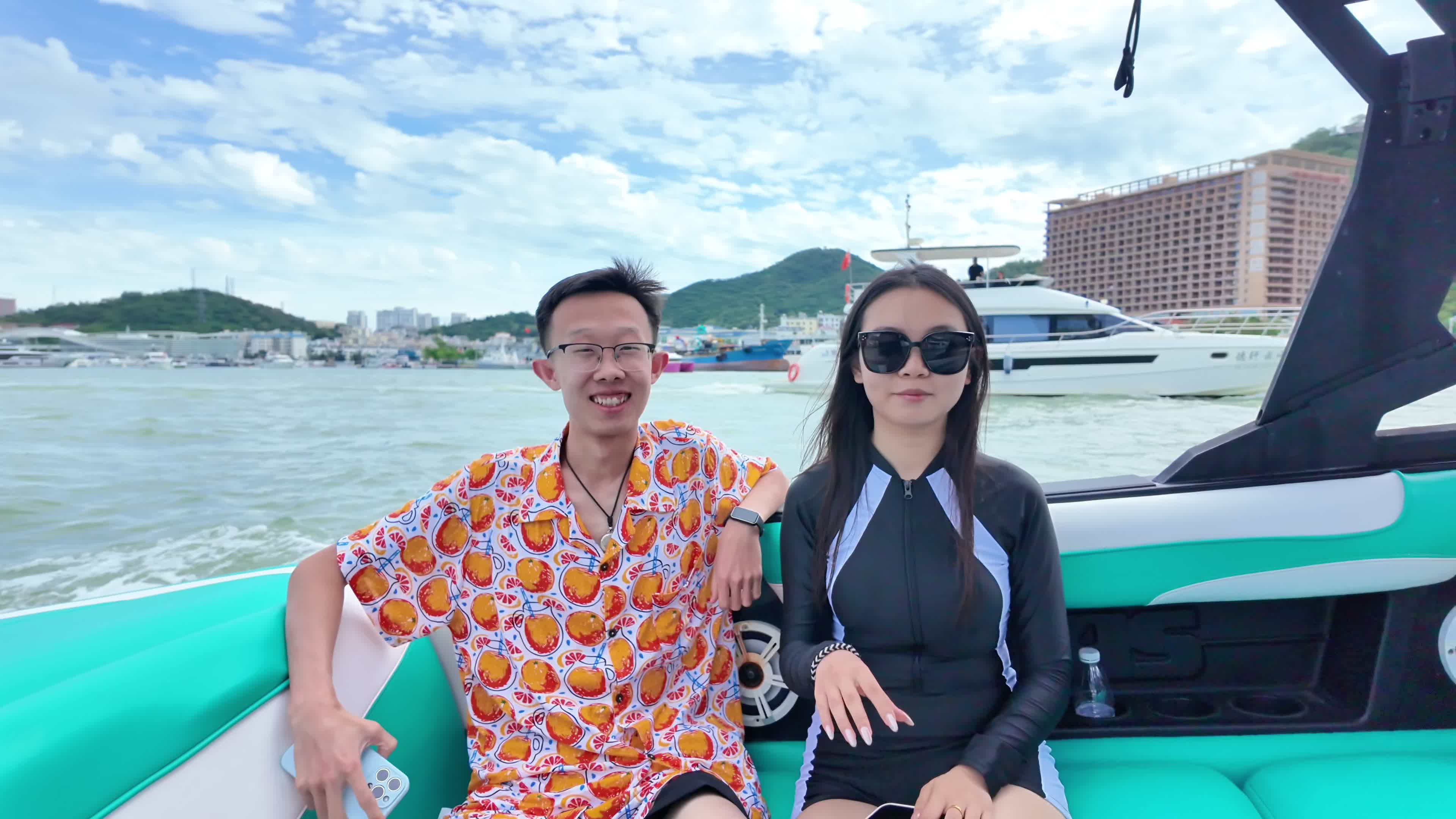 拒绝踩坑!情侣尾波冲浪全流程|芊芊定制游专属 三亚情侣尾波冲浪全...