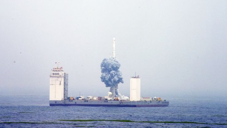 中国火箭携带7颗卫星在海上发射,有多厉害?美国被甩在身后