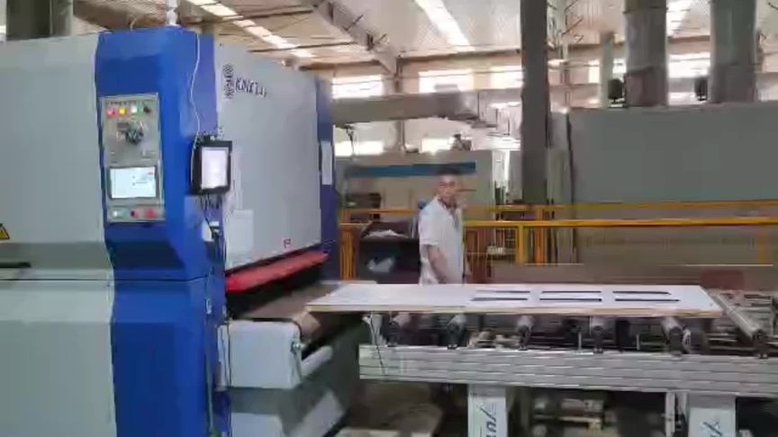 科匠单片微波压机快速压合玻璃门,日产400扇!