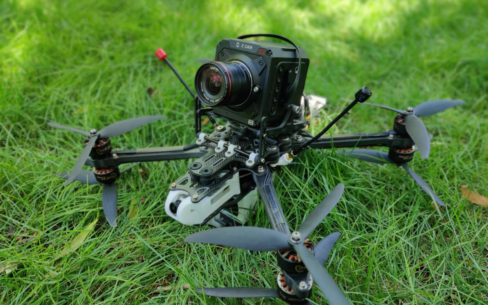 X8Z8PRO穿越机交付前的必要飞行 GH4相机视角原始素材简介里找