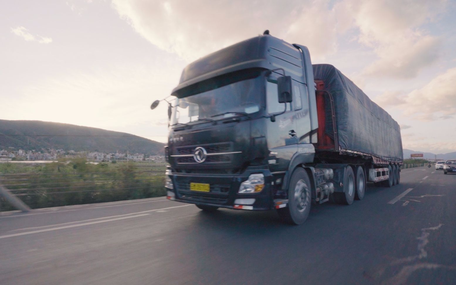 老司机玩车:49吨重卡的刹车性能没谁了!要能普及事故少50%