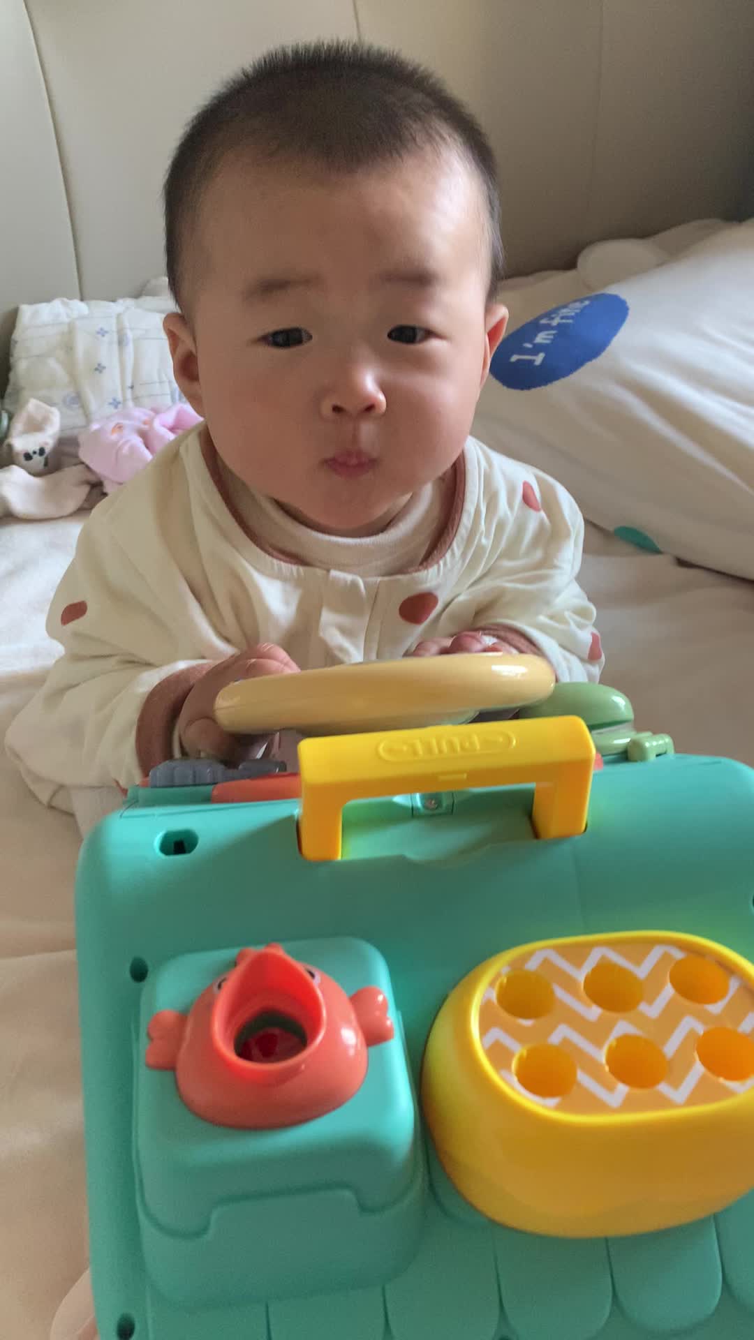 新手司机前一秒还在开心的掌握方向盘,下一秒可躺平了#记录带娃日常 ...