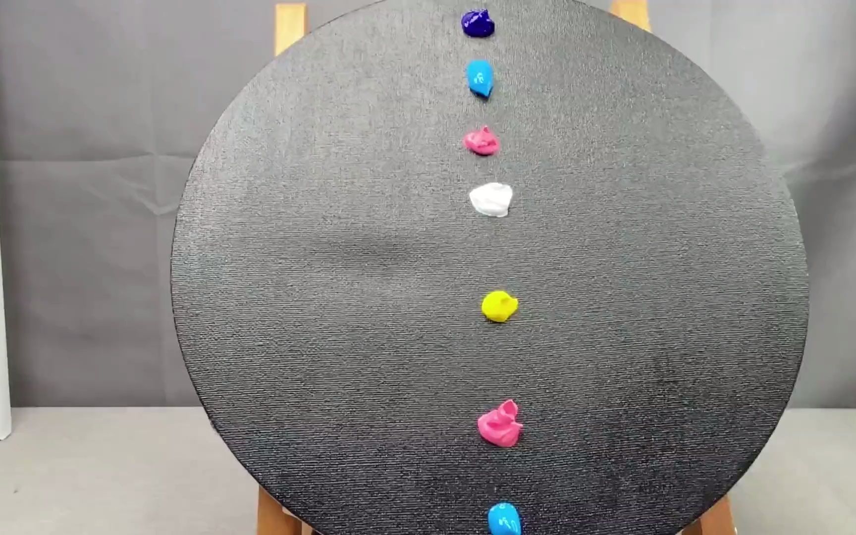 给大家画一副简单又好看油画棒夜景图,你们感觉怎么样?