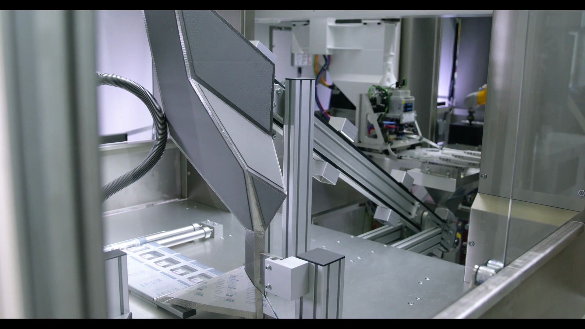 ENGEL注塑机精密生产!看看国外的产品制作的流程!