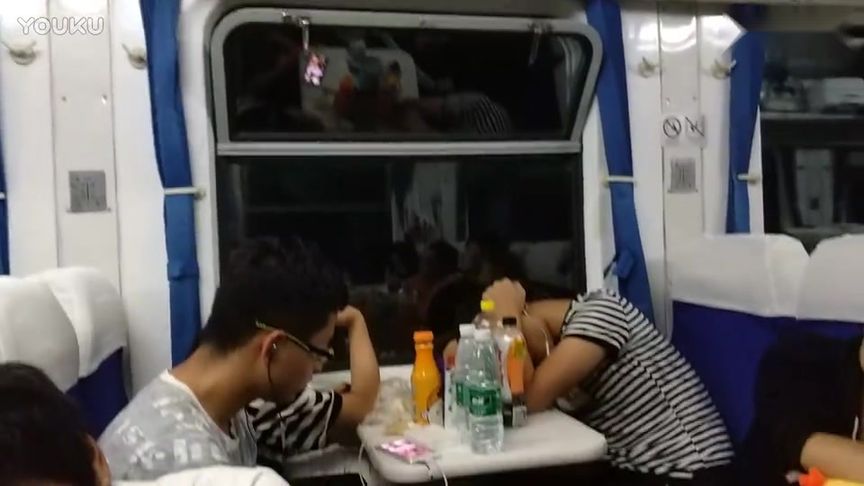 现场实拍:西安开往温州的K2908次火车