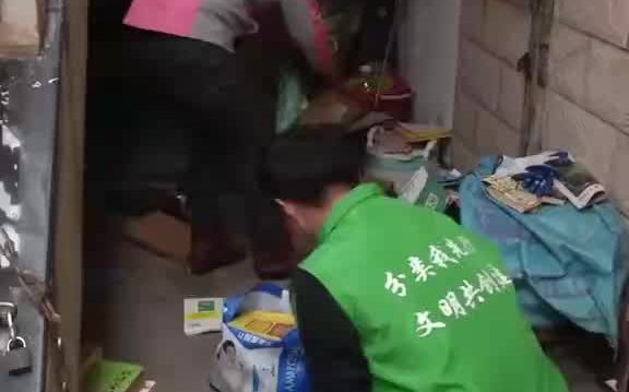 保护环境人人有责,以后扔垃圾也能赚钱了保护环境垃圾分类垃圾分类...