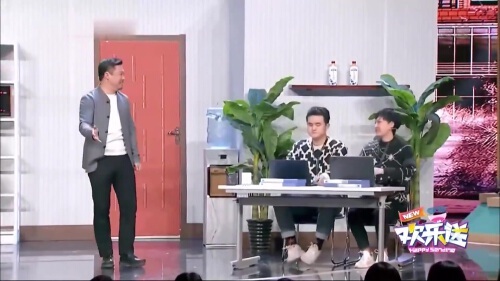 欢乐送:贾冰新小品搞笑,解释为啥卖钟表的不能笑,怀疑人生了