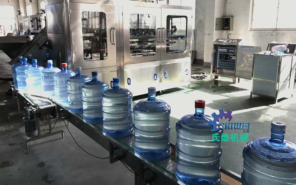 桶装水生产线设备 5加仑山泉水加工机械 这样全自动大桶矿泉水灌装...