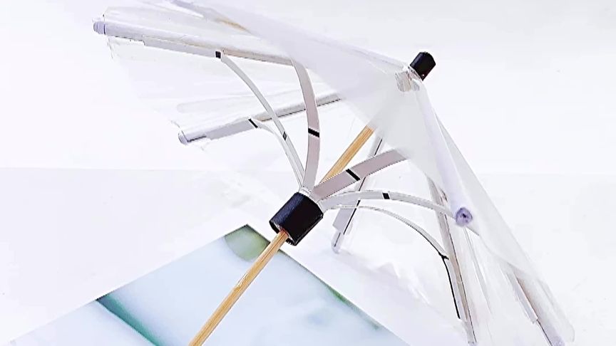 用家里的东西制作雨伞,缩小版的伞,能开能收简单好玩