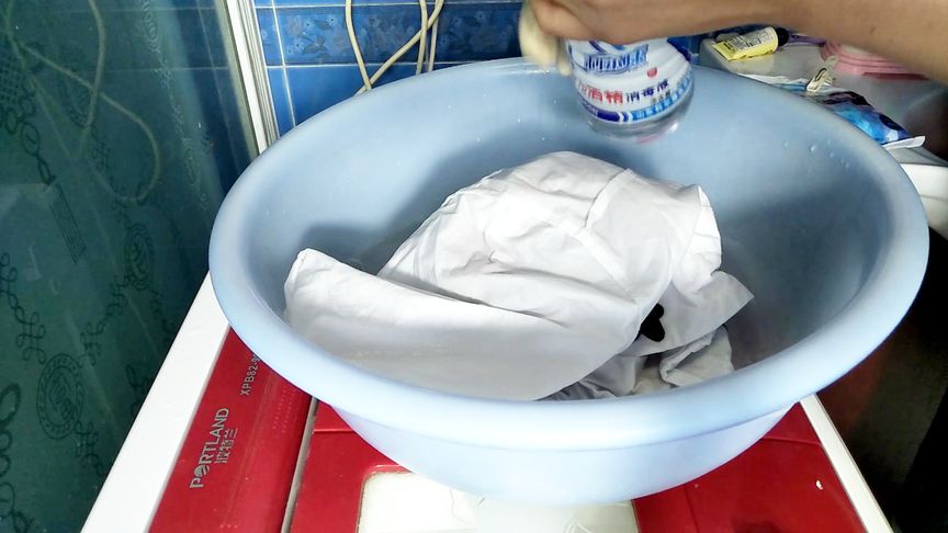 生活技巧:衣服上的油污该怎样彻底清除?