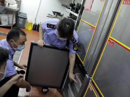 #王一探厂 #食品安全 那些很火的网红店疫情防控怎么样?厨房到底合不...