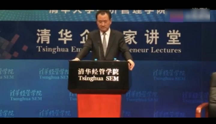 清华大学生提问王健林是如何教育王思聪的,台下瞬间都笑了