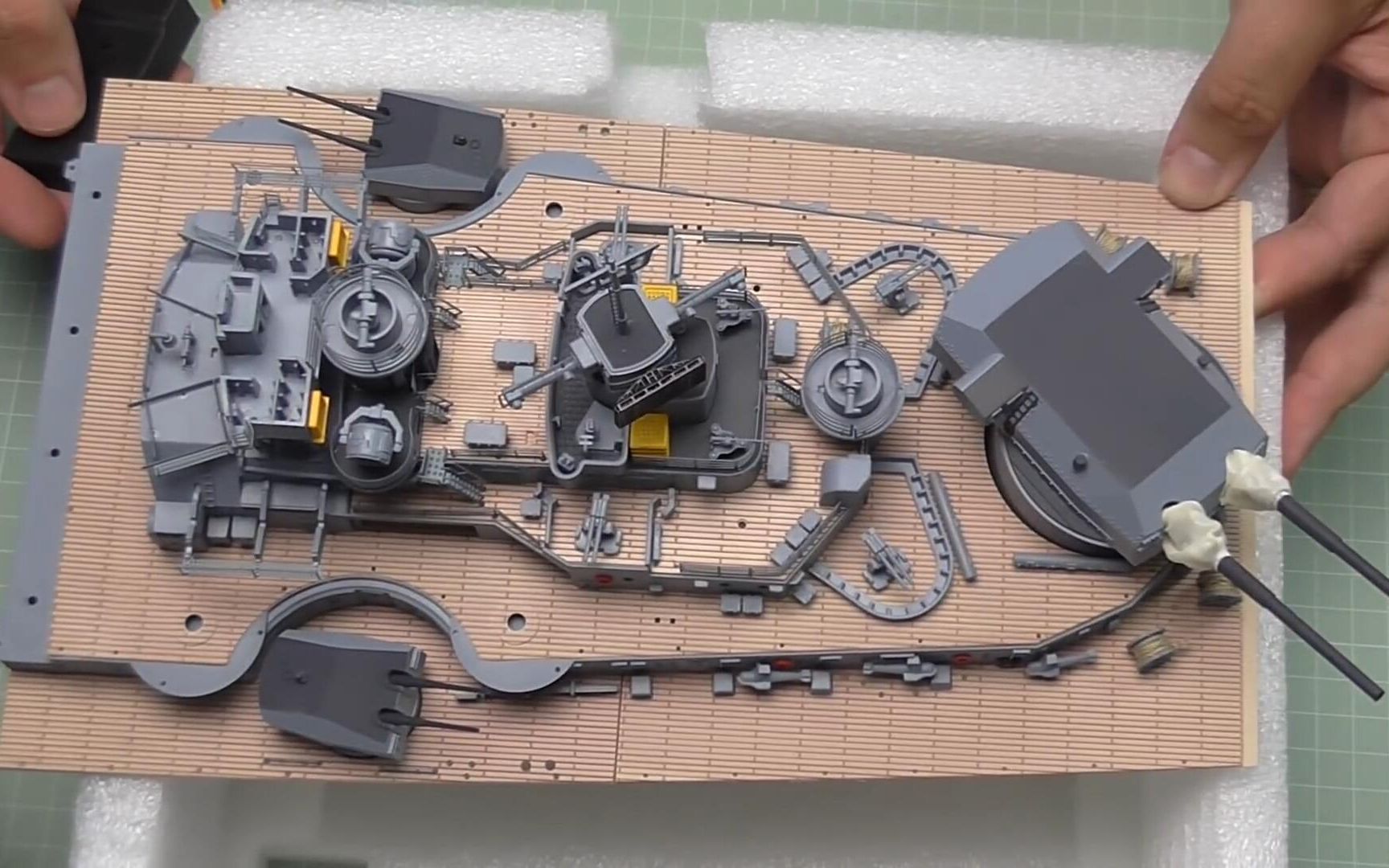 俾斯麦建造计划:119-122 连接电子设备和螺旋桨