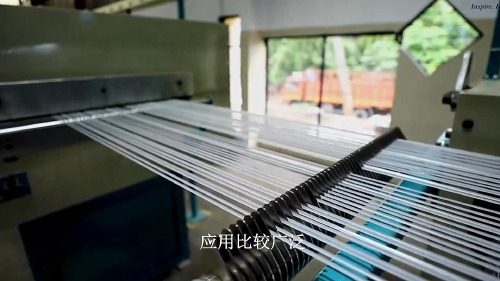 不可思议的缠绕成型,拽着碳纤维缠绕在工件上,硬度比钢铁还高