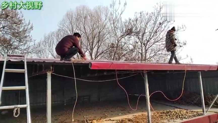 彩钢瓦三年颜色可掉完了,农村大伯请了两位师傅,喷一平方多少钱